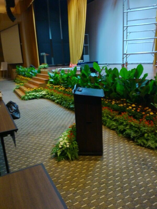 HIASAN PENTAS BUNGA SEGAR & LANDSKAP