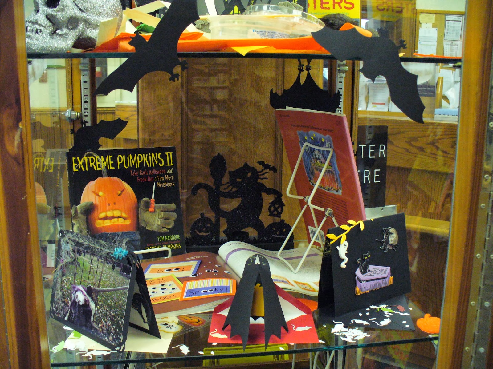 Library Displays: Get ready for Halloween