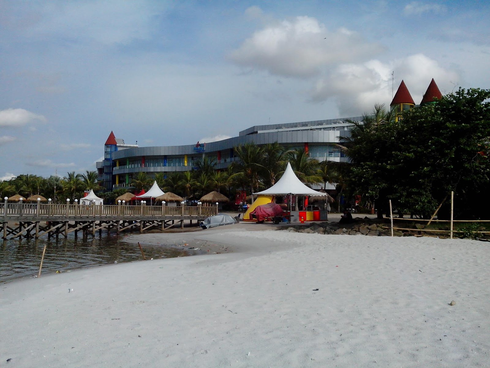 Travel Indonesia: Ancol Beach in Jakarta