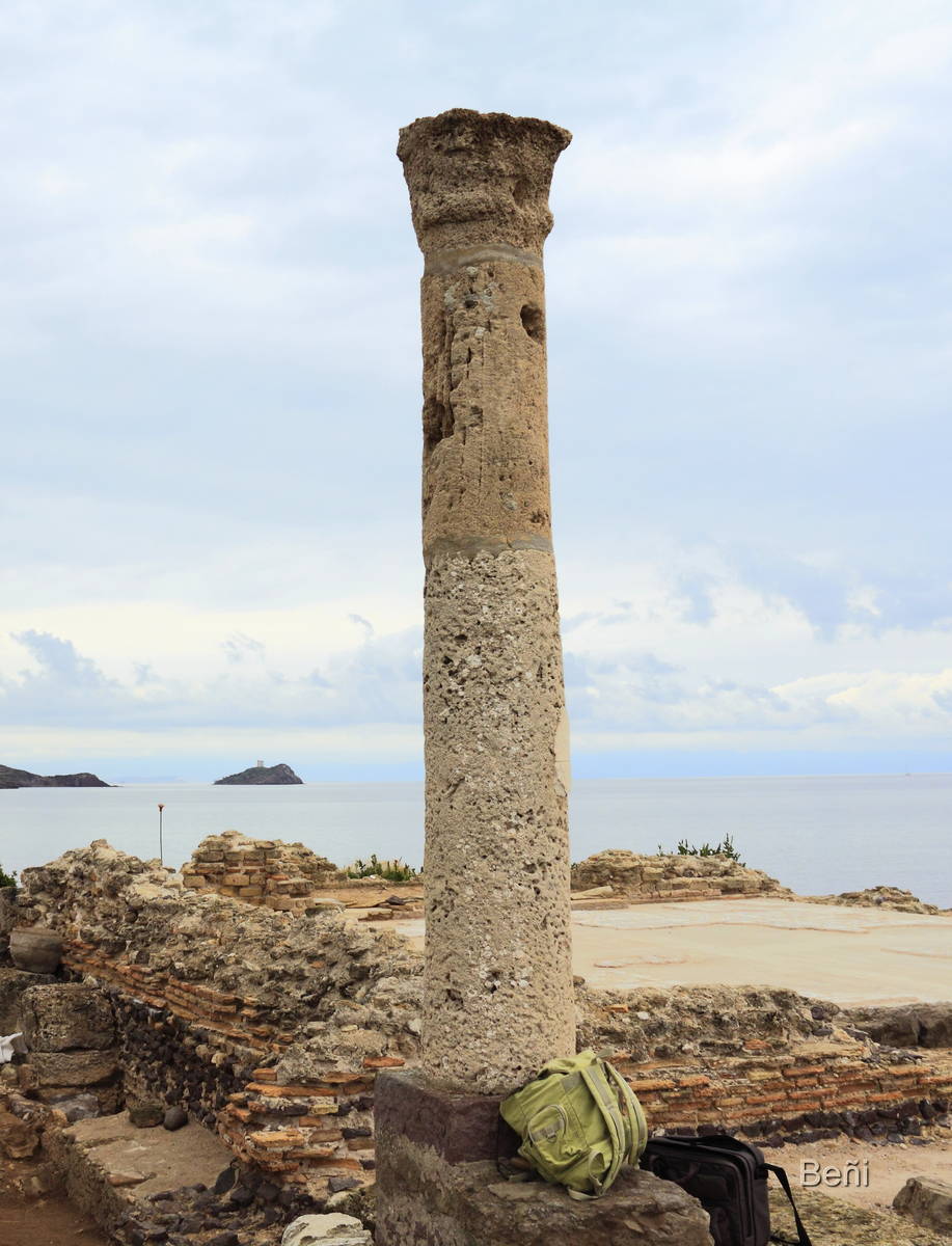 El cabo de Pula en Cerdeña: La playa, la laguna, el yacimiento ...