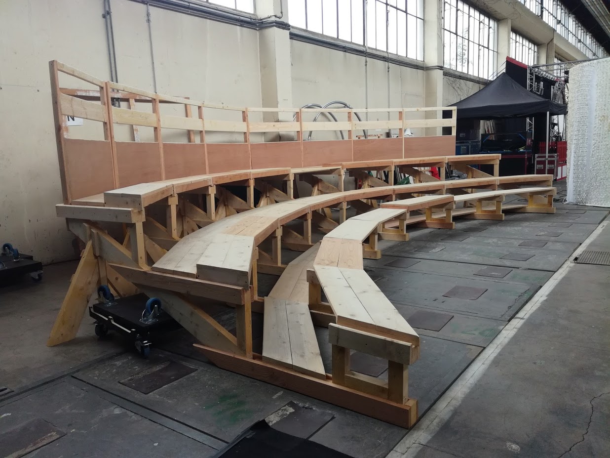 JUKO Access: Soutien à la production : Fabrication d'un gradin mobile