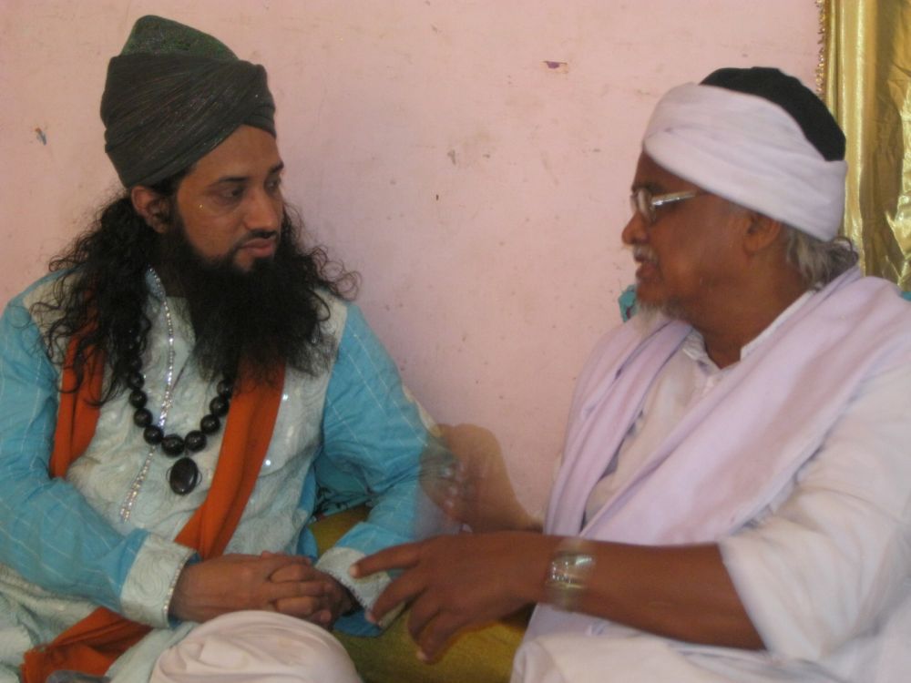 Maroof Peer: Nazro Main Rahne Wale