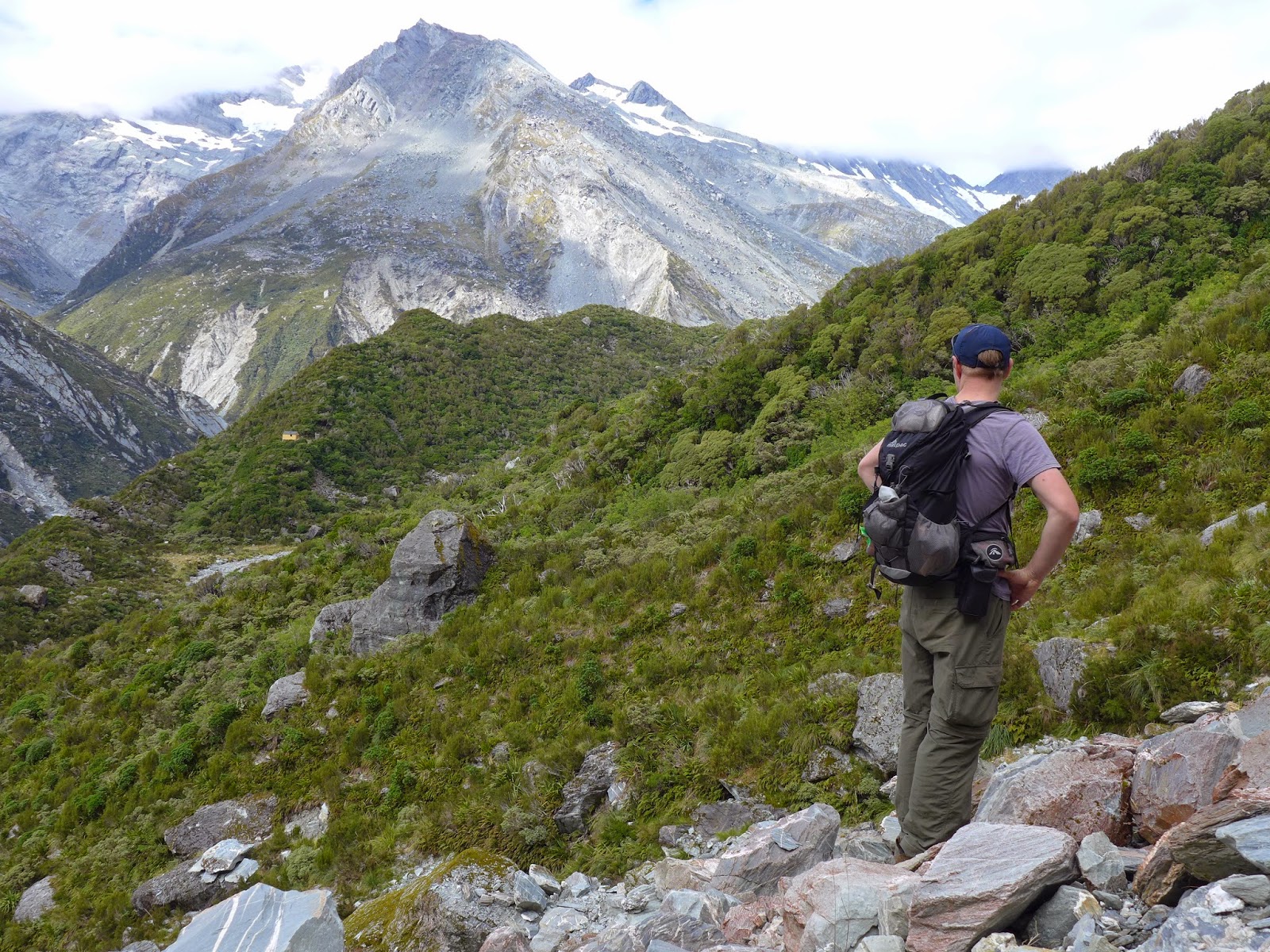 Wazza's Wanderers : Whymper Hut, Whataroa Valley.