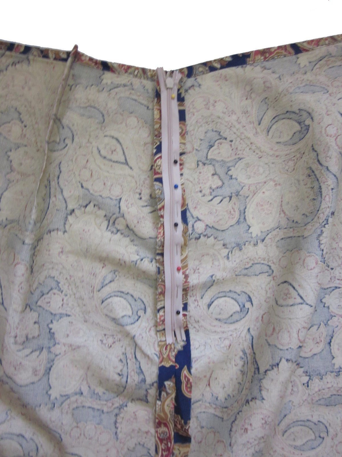 The Crafty Novice: DIY Sew: Patterned Skirt w/ Invisible Zipper