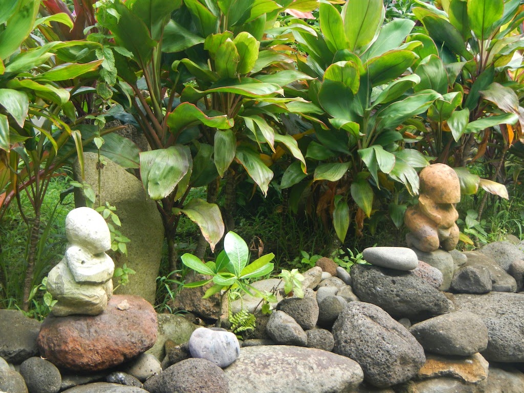 Starship - To Boldly Go...: A Day in the Life at Fatu Hiva