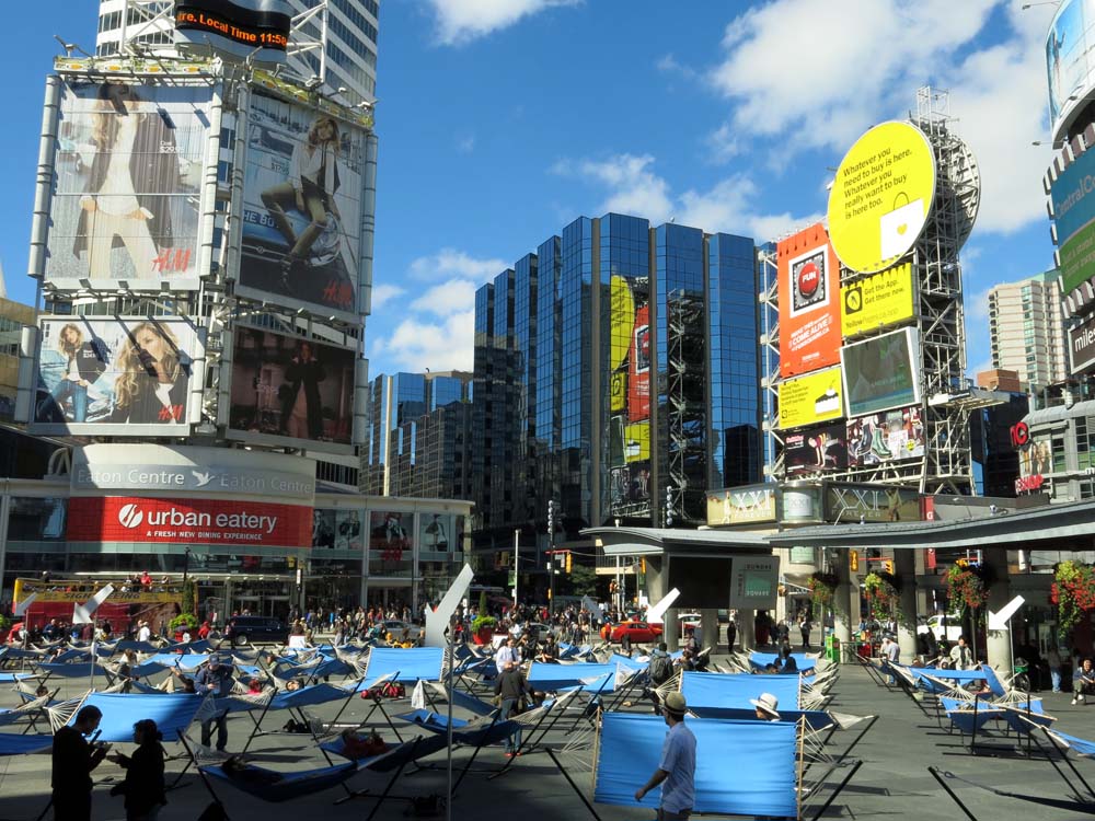 Beautiful photos of Yonge-Dundas Square in Toronto | BOOMSbeat