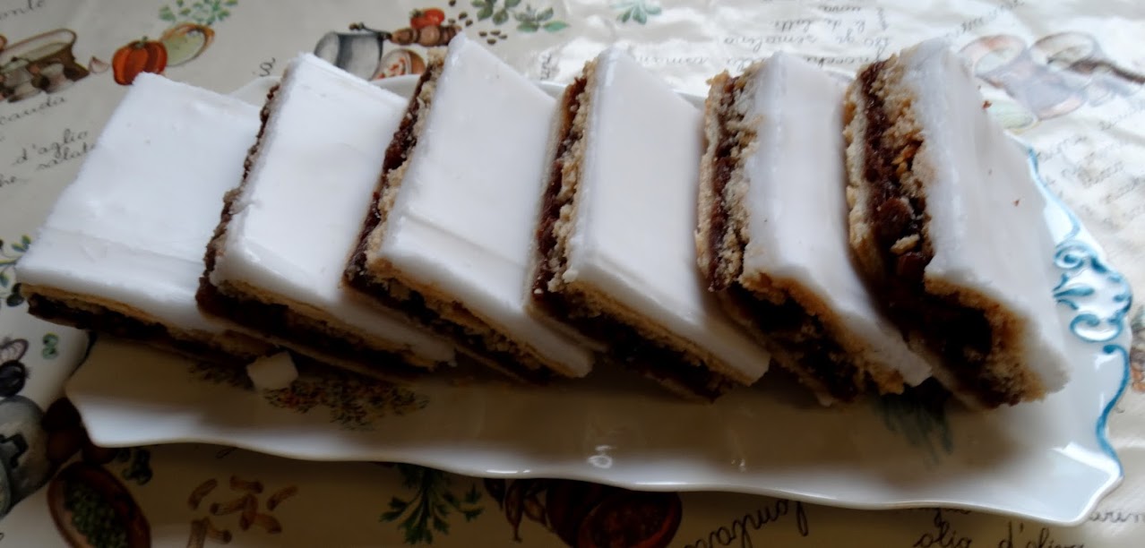 Tour Scotland: Tour Scotland Travel Photograph of Fly Cemetery cake in ...