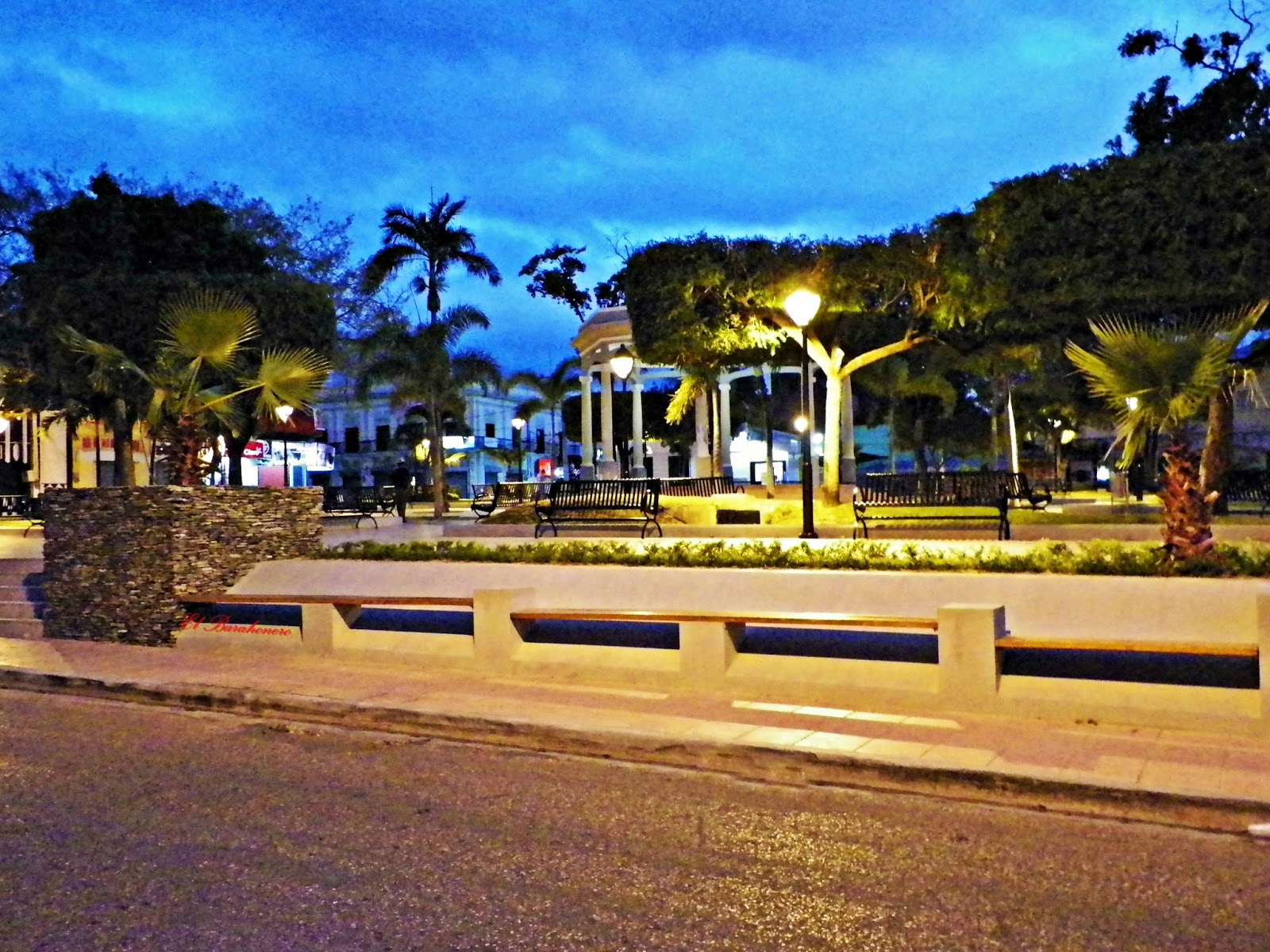 Precioso atardecer en Parque Central de Barahona, República Dominicana ...