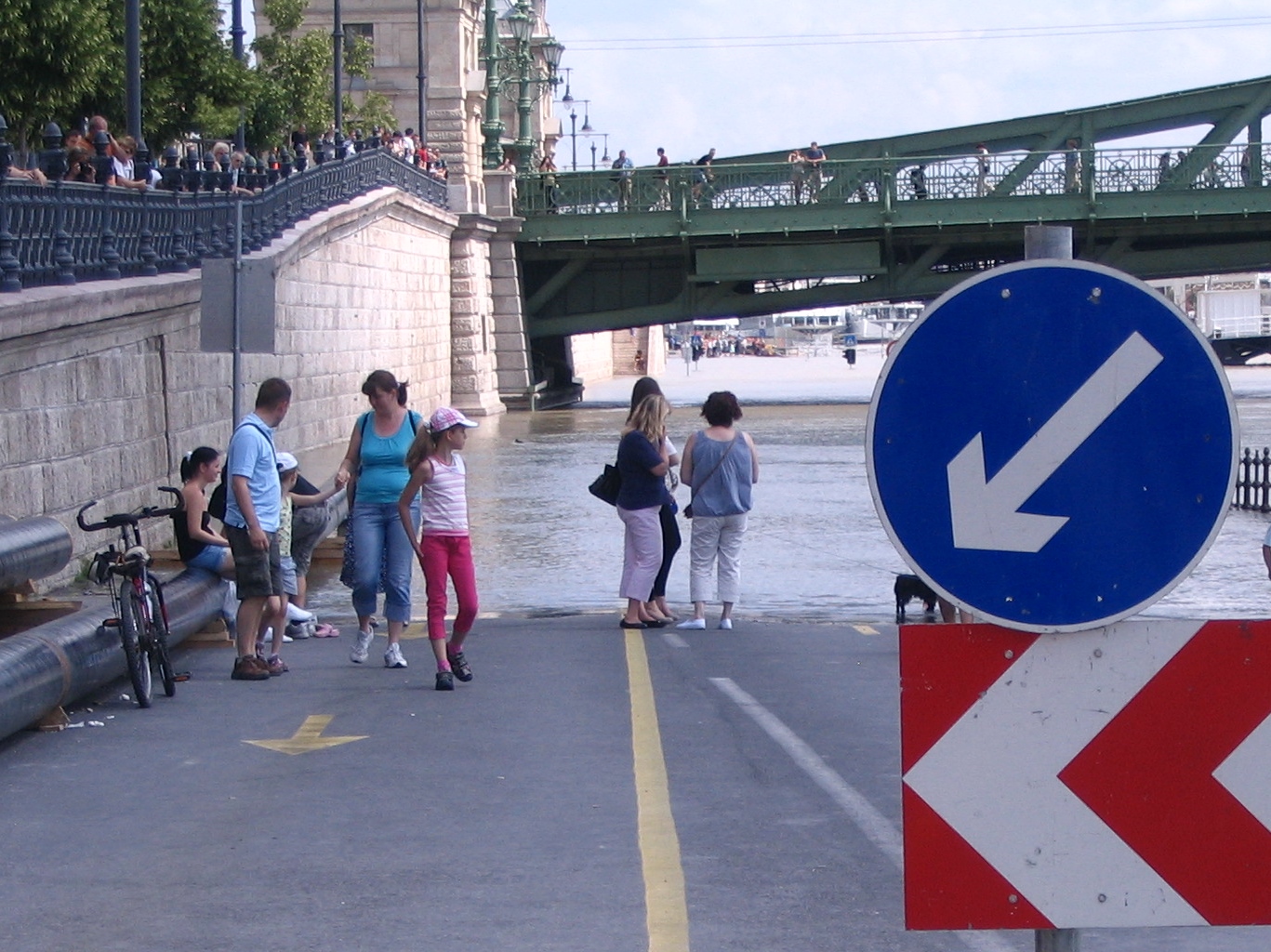 Belváros, Budapest: Árvíz Budapesten 2013: Tetőzés (Belgrád, Salkaházi ...