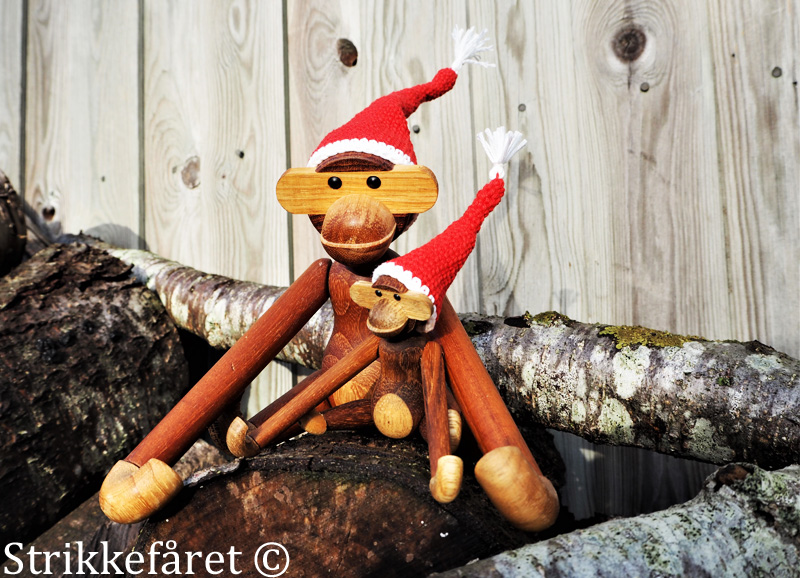 Strikkefåret: Hæklet nissehue mini abe og den almindelige abe