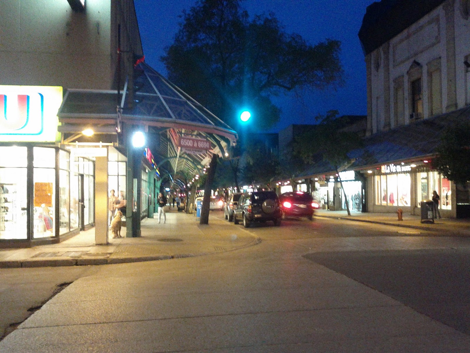 Walking Solo: Los luchaores de la Plaza Saint-Hubert