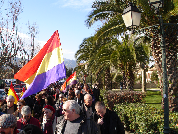 LEFTeria: No Pasaran! Η παλαι ποτε απαγορευμενη τριχρωμη σημαια της ...