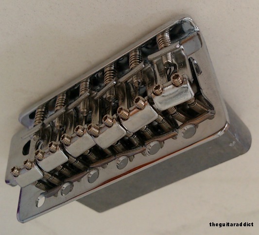 theGUITARaddict: Selling: Fender bridge (vintage type saddles)