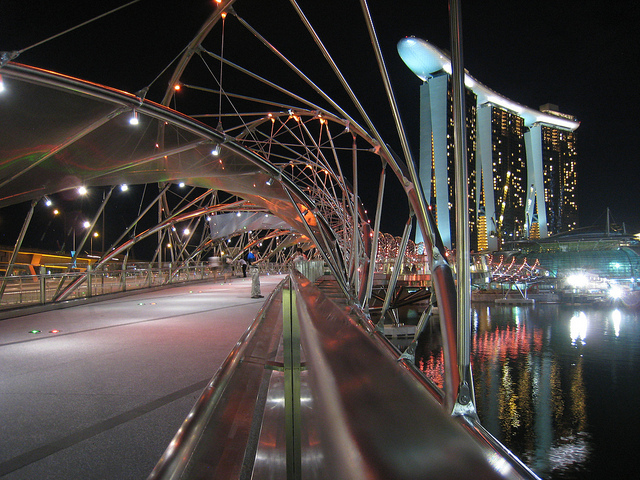Singapore’s Incredibly Light Helix Bridge | The Life in The World