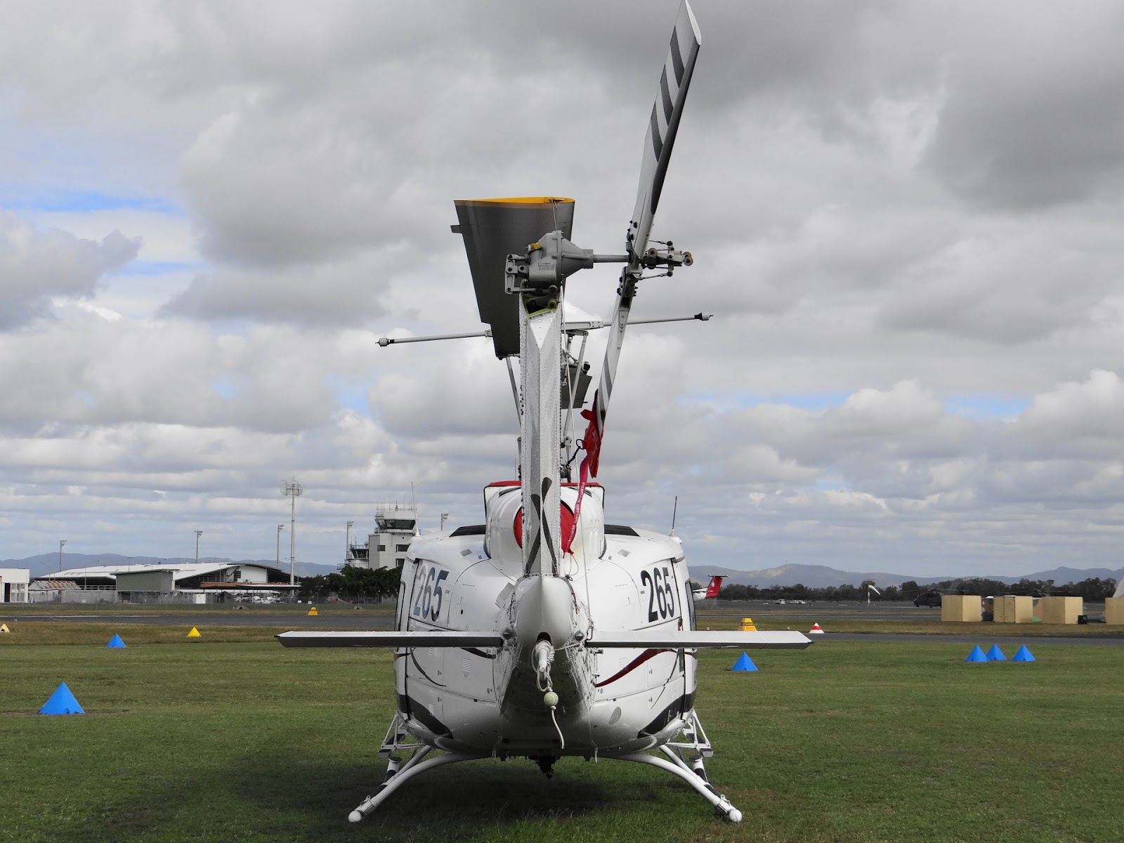 Air Queensland.blogspot: A stroll around Eagle Copters / Aeropower Bell ...