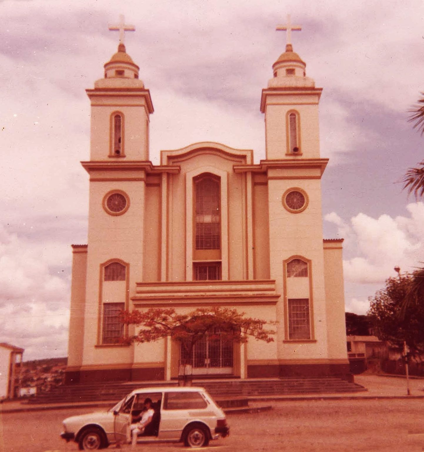 Museu Fotográfico de Divinópolis : Largo da Matriz & Catedral do Divino ...