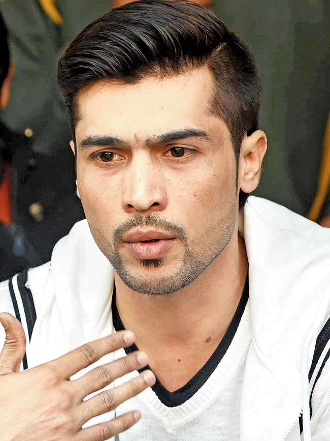 Mohammad Amir Photos | Mohammad Amir Profile ~ Unique Wallpapers