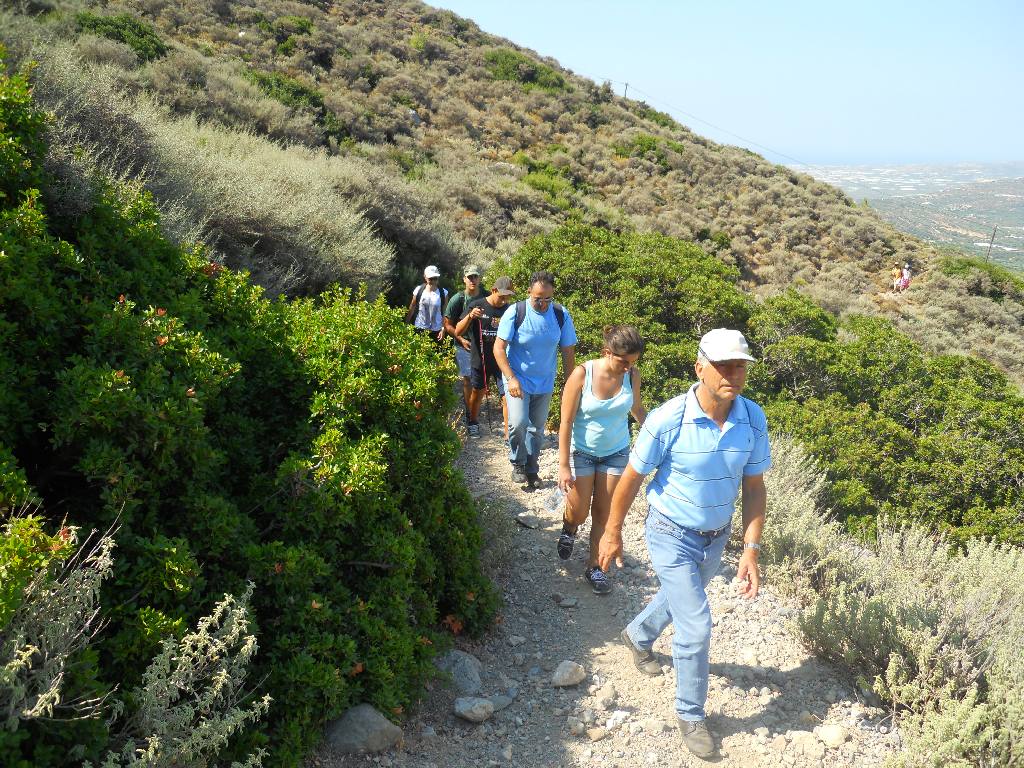 EXPLORE MOUNTAINS: ΜΟΝΟΠΑΤΙ Ε4 : ΜΟΝΑΣΤΗΡΑΚΙ - ΑΓΙΑ ΑΝΝΑ (ΘΡΥΠΤΗ)