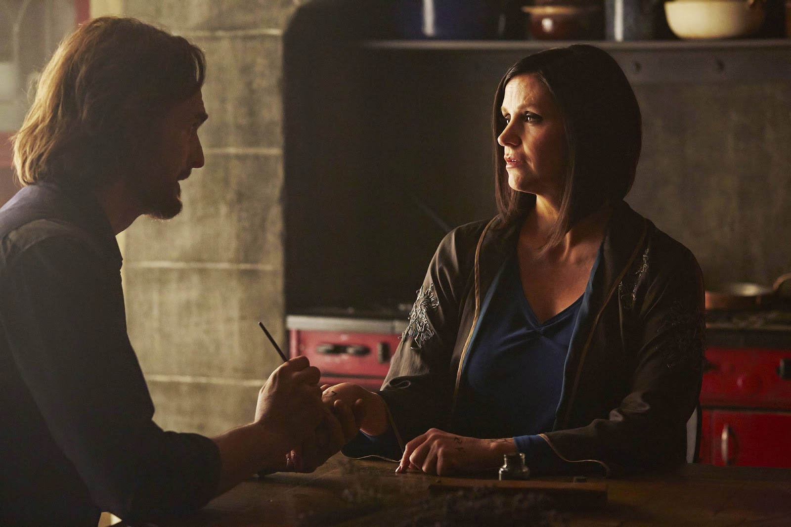 Laura Vandervoort: Bitten Season 2: Stills Episode 4 "Dead Meat"