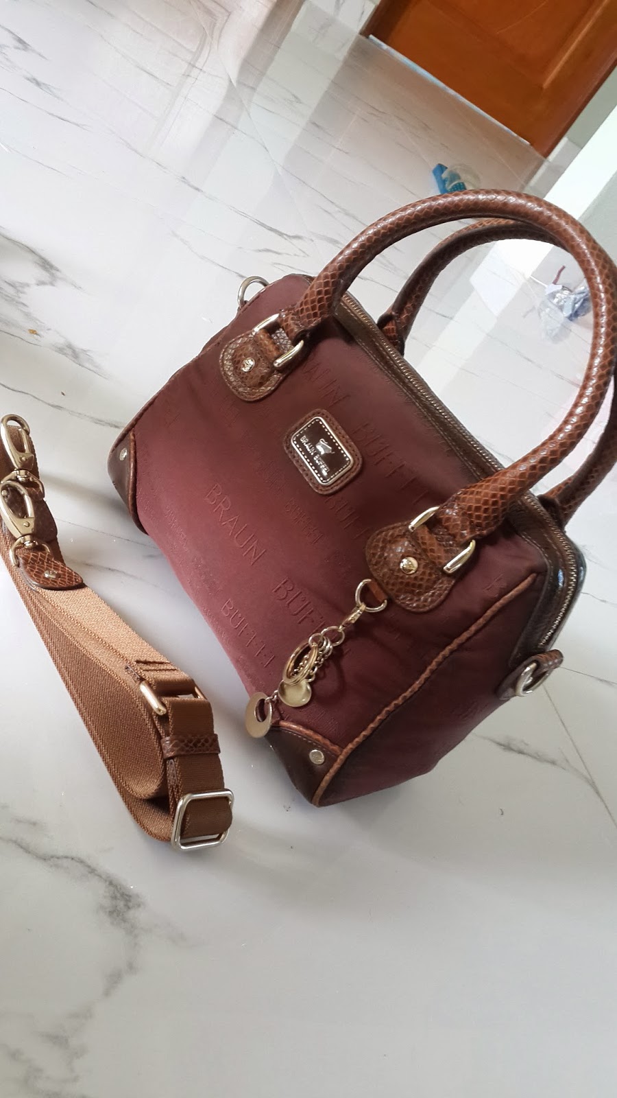 pArT tiMe bUnDLe: Authentic Braun Buffel Two Ways Bag (SOLD)