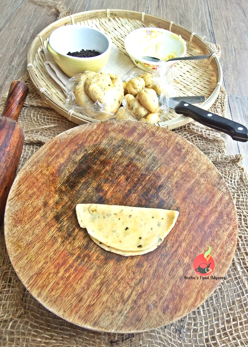 Tikoni Methi Mathri | Methi Nimki | Fenugreek flavored Indian Fried ...