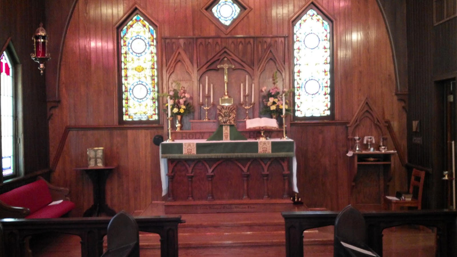 CHRIST MEMORIAL EPISCOPAL CHURCH: Pictures of the Altar