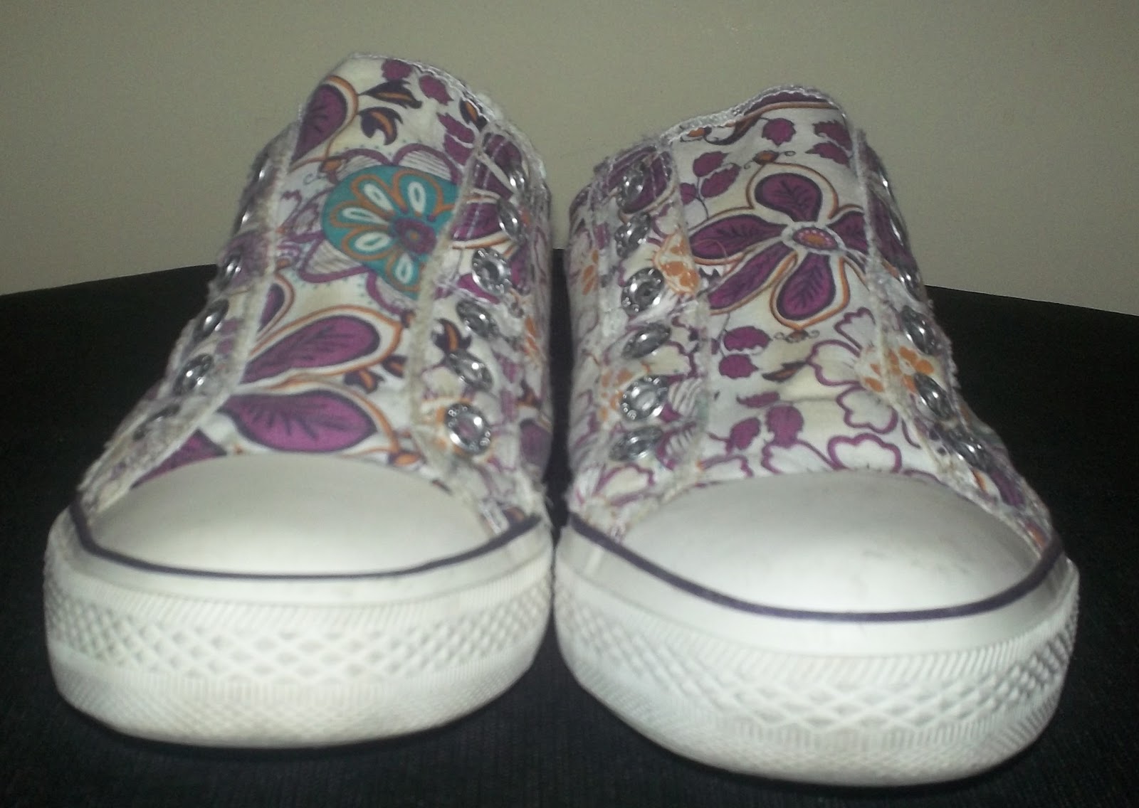 Tumtum Dükkan: SATILDI - Converse Tipi Çiçekli Spor Ayakkabı