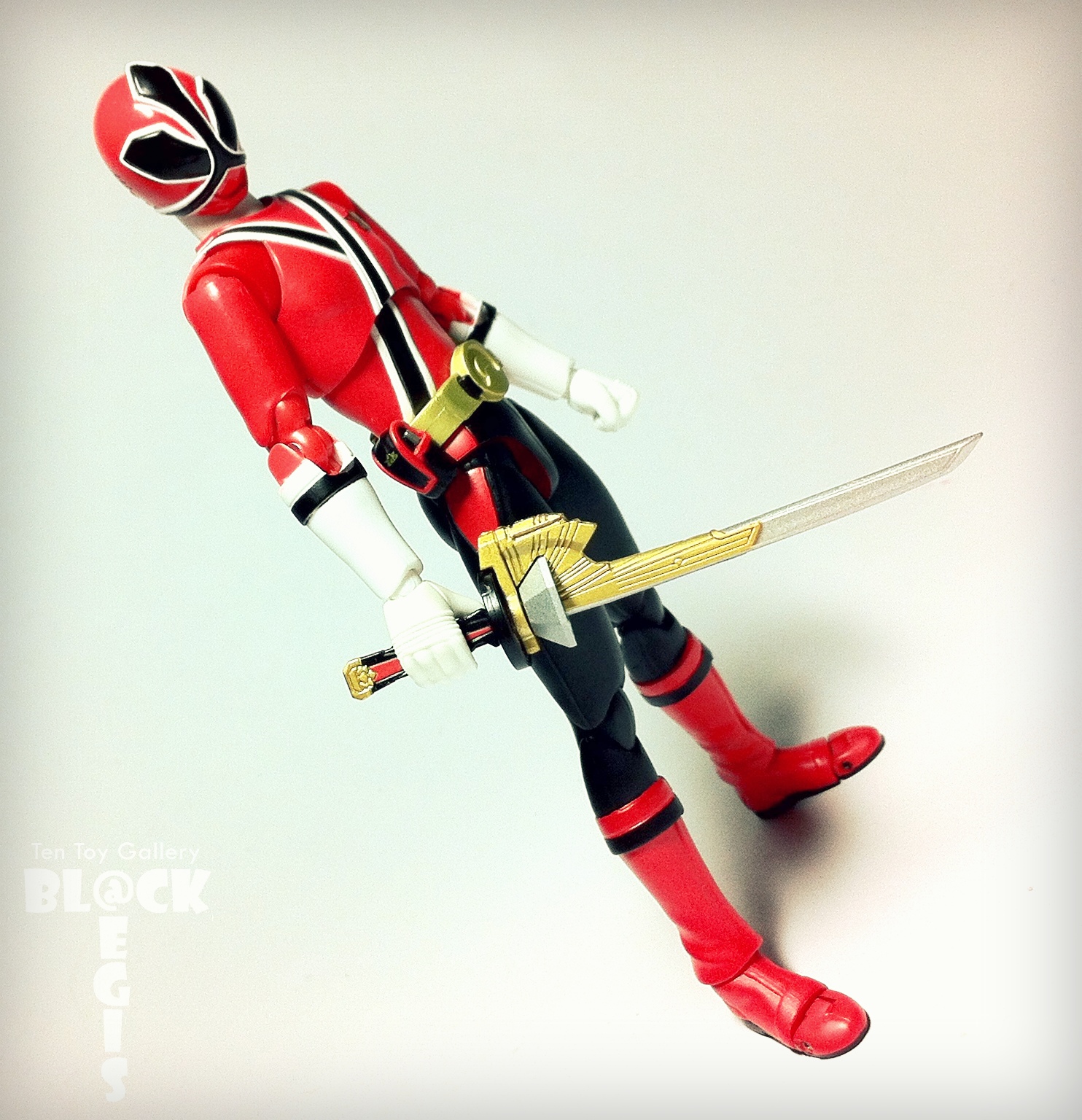 Ten Toy Gallery: Review: S.H.Figuarts Shinken Red