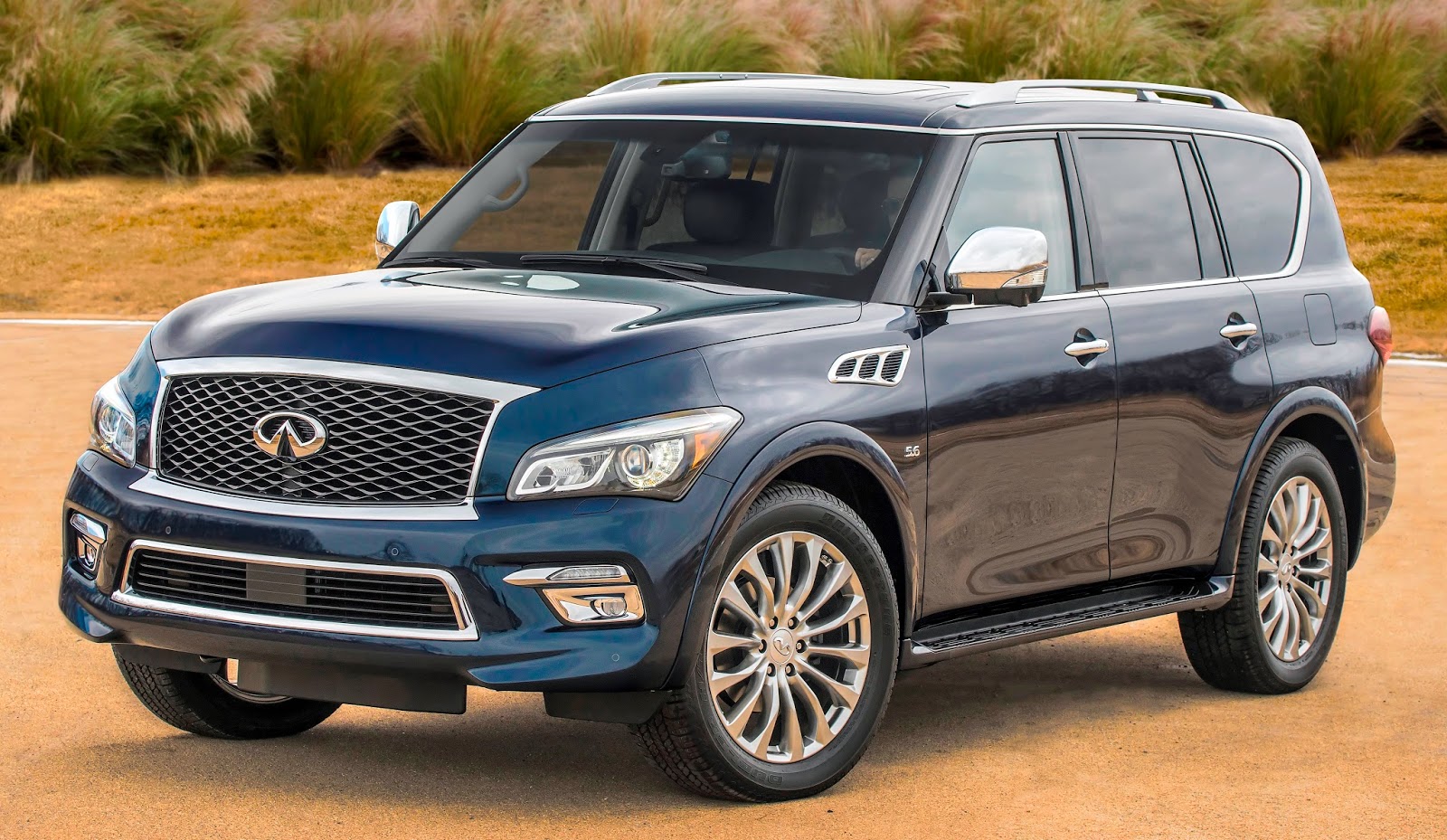 Infiniti apresenta Q70L e QX80