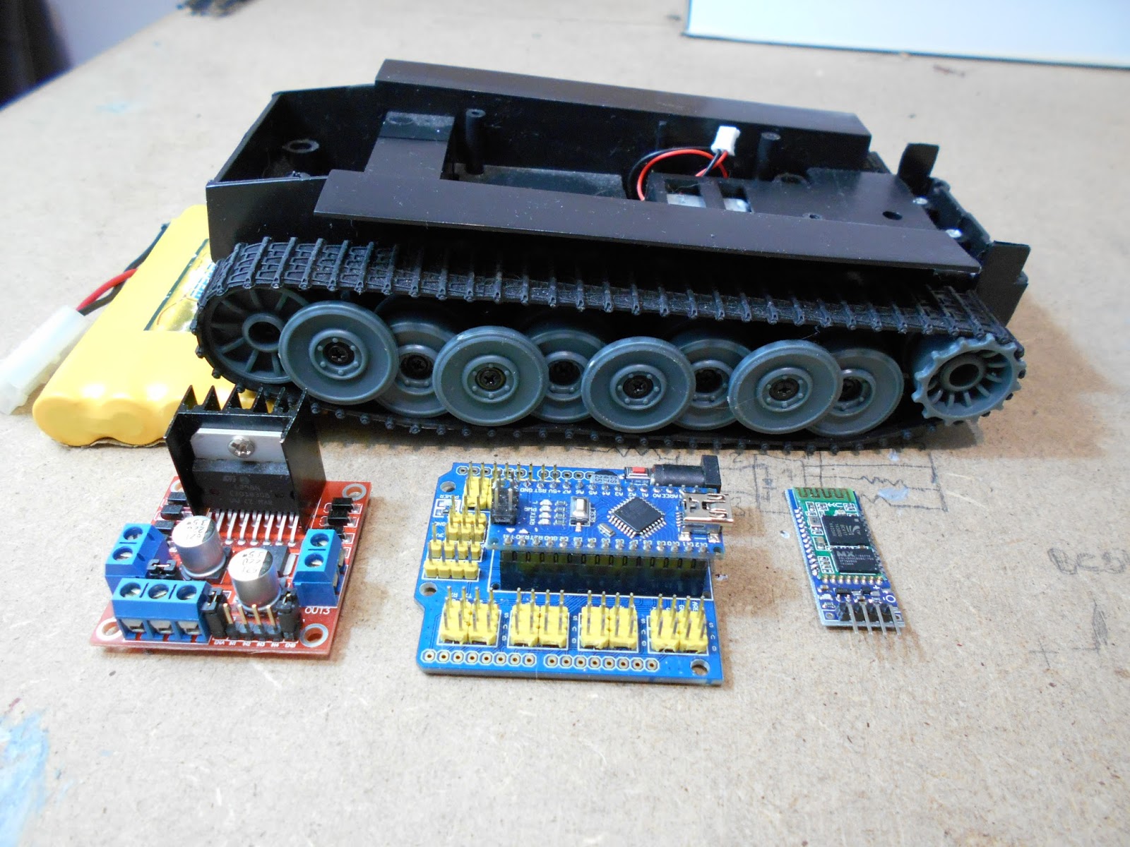 infotronikblog: Arduino: Driver L298N y Bluetooth HC-06 infotronikblog: Arduino: Driver L298N y Bluetooth HC-06