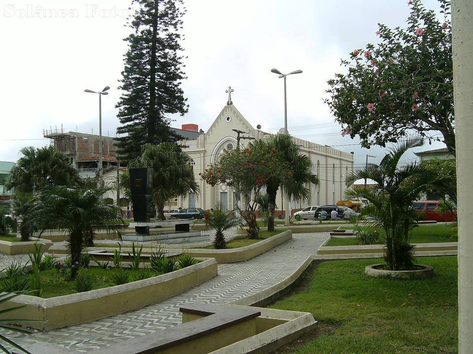 Cidades: História e Cotidiano: GERALDO BELO RENDE HOMENAGEM A SOLÂNEA