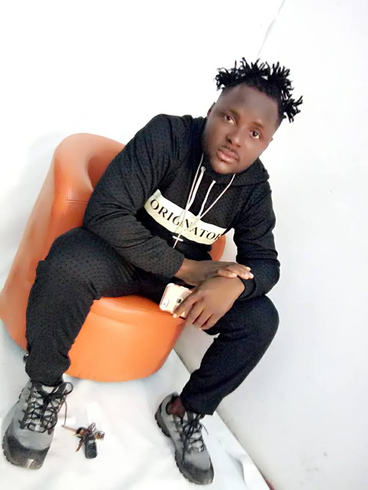 To roundup the year 2017, Dj Baddo releases some Story Telling Photos ...