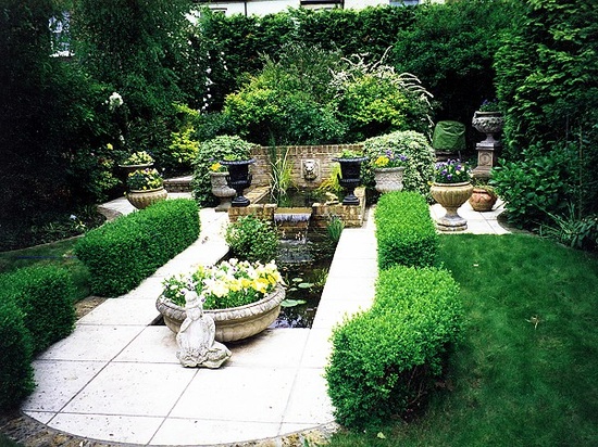 Splendid Sass: THE GLORY OF A LUSH GARDEN