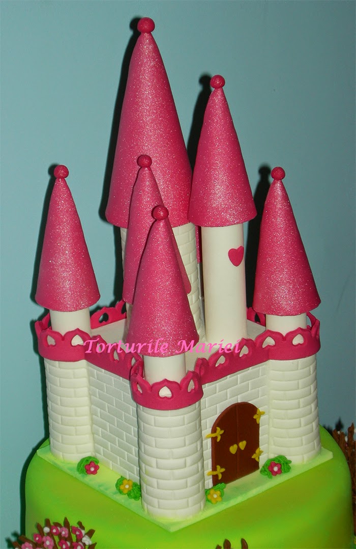 Lovely Creative Cakes : Tort etajat cu castel