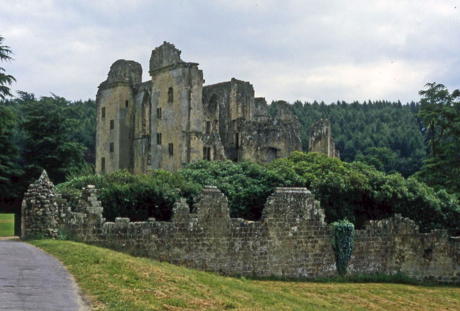 Landed families of Britain and Ireland: (195) Arundell of Wardour ...