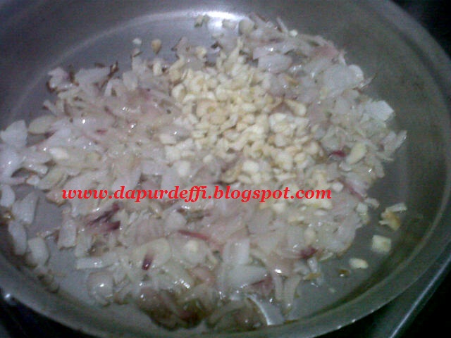 Deffi's Kitchen: Bacang Beras Isi Ayam