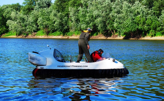 Neoteric Hovercraft Blog: Swedish entrepreneurs complete hovercraft pilot training