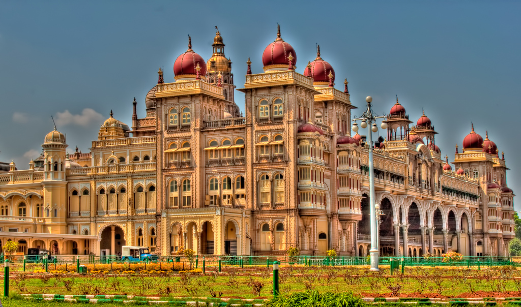 top 10 world: Top 10 Most Beautiful Royal Palaces in World