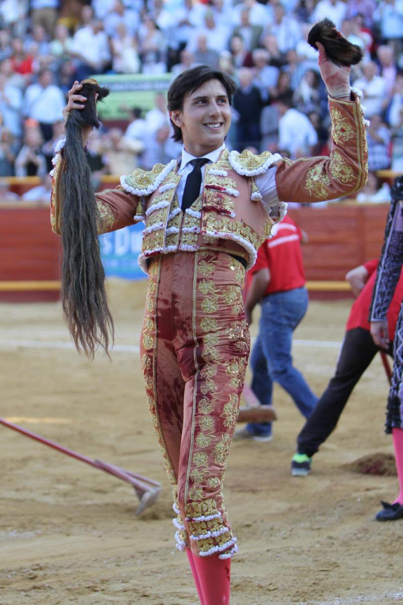 PANORAMA TAURINO DEL PERÚ: DOS OREJAS Y RABOS PARA ANDRÉS ROCA REY EN ...