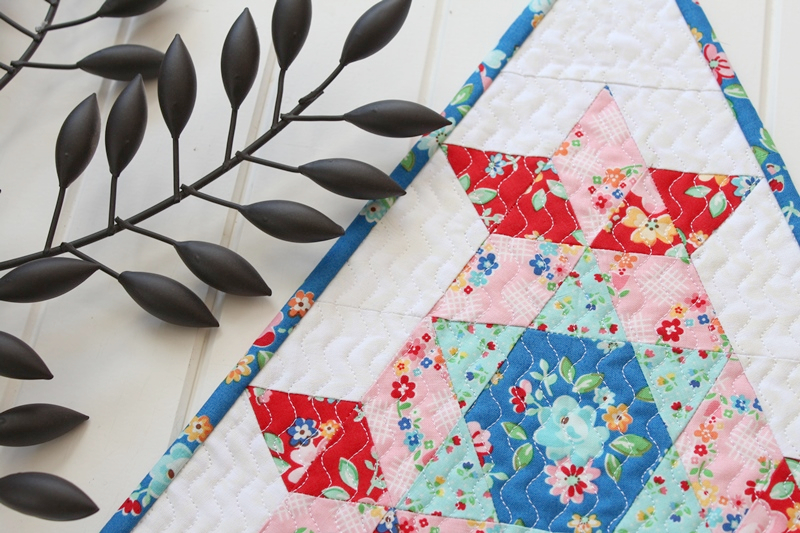 Star Flower Mini Quilt Pattern + Your Free September 2018 Calendar ...