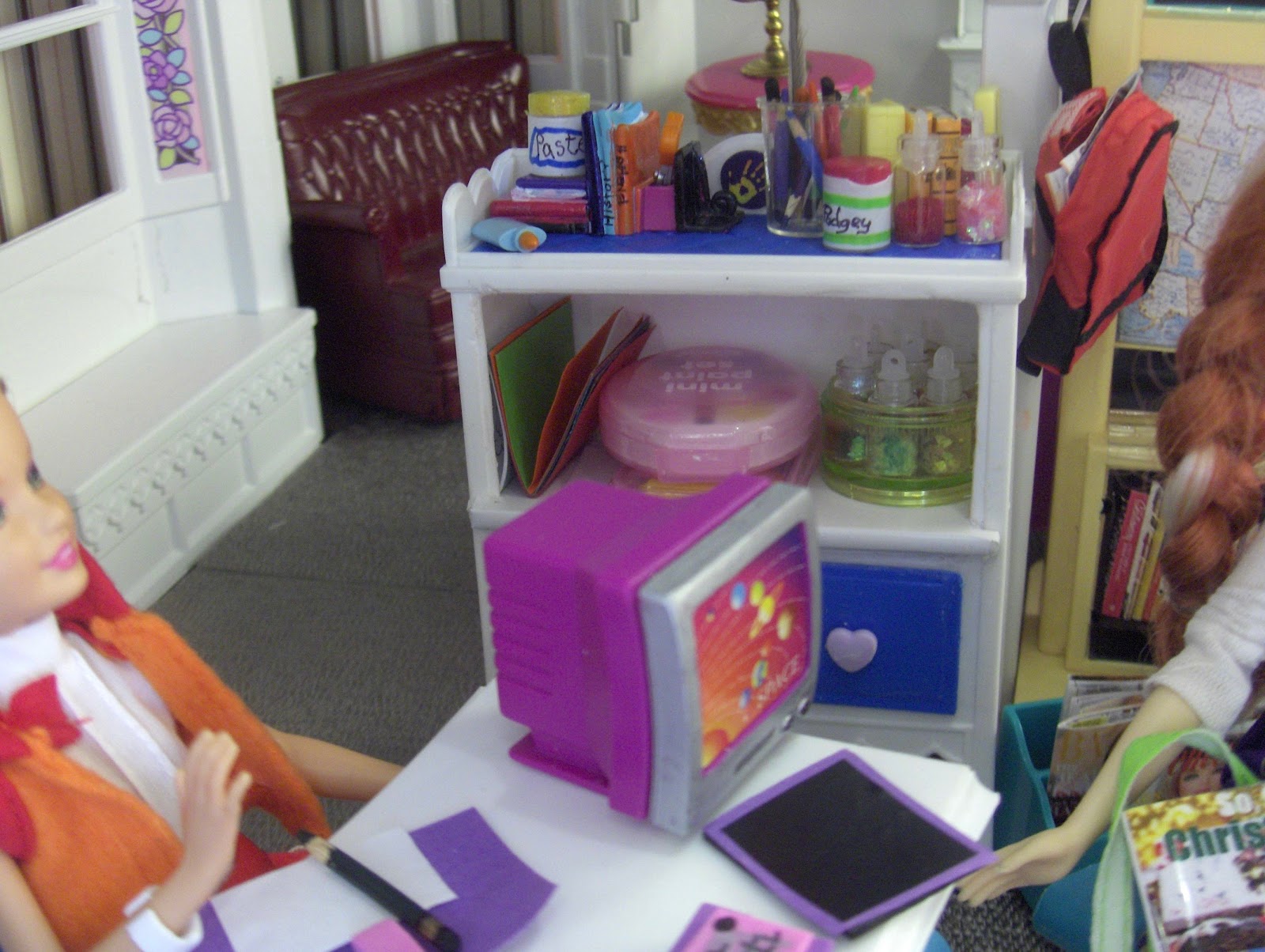 Barbie:OldNewGreenRedo : Back to School:Homework Cabinet and Chalkboard