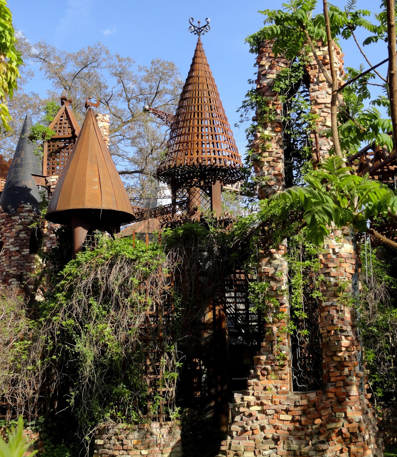 danger garden: The Vercler Castle, a May drive-by