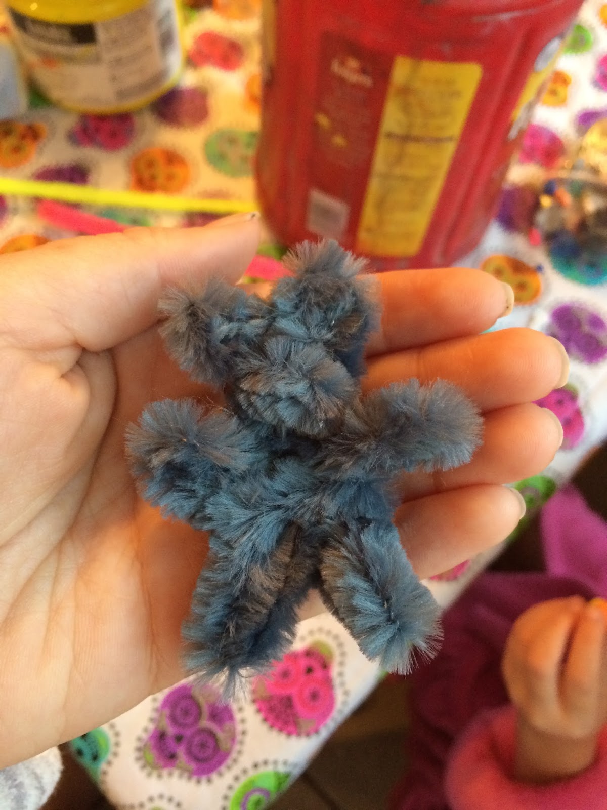smART Class: Fuzzy creatures! Crafting with Chennile stems and clay!!