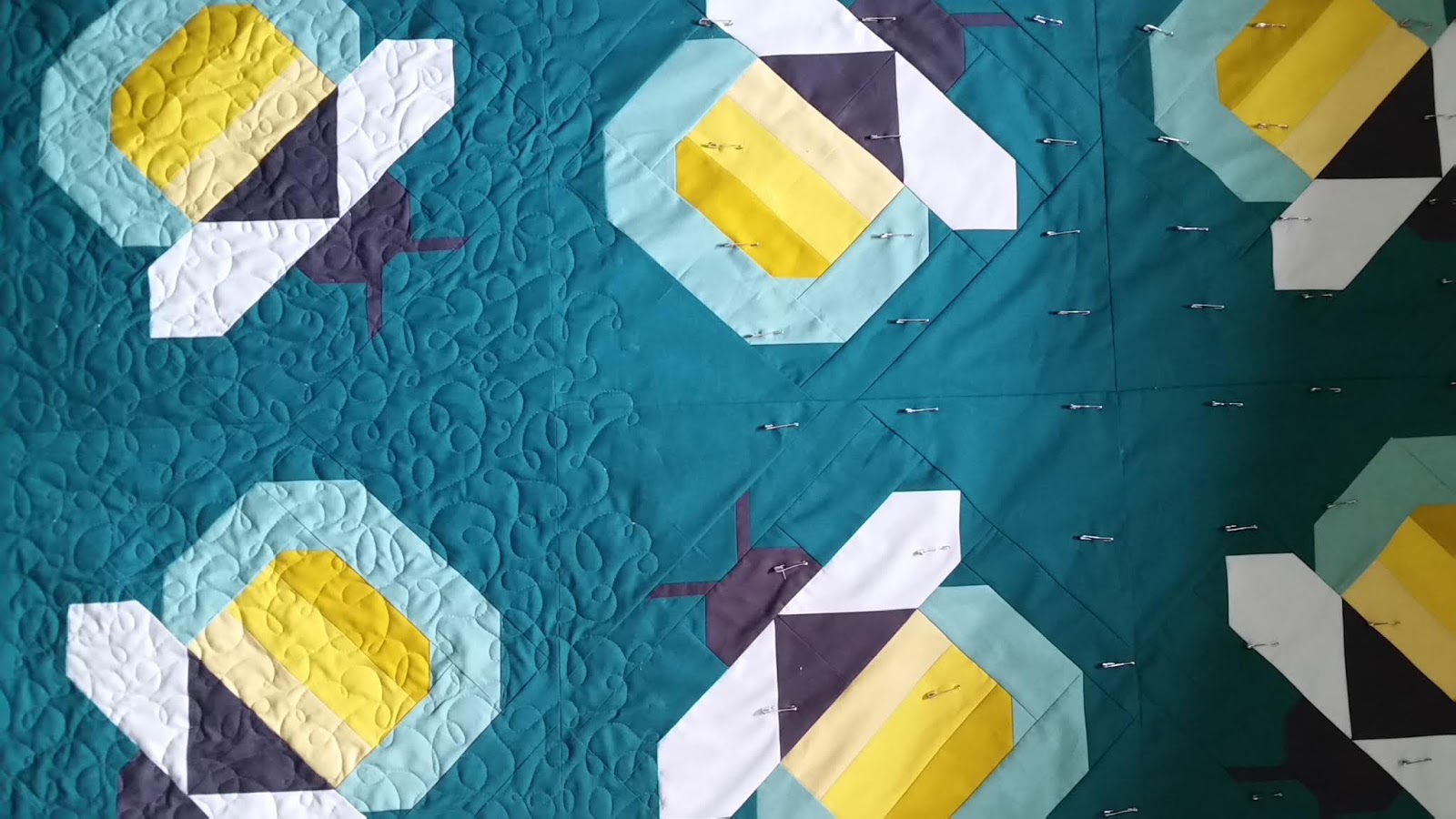 Synchronous Firefly Quilt | Old Red Barn Co. | Bloglovin’