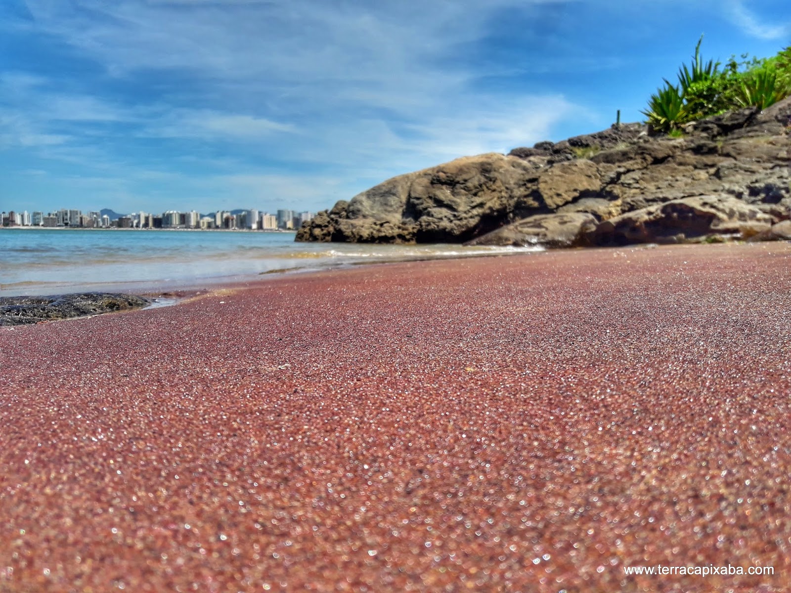 Praia da Areia Vermelha - Guarapari | Terra Capixaba