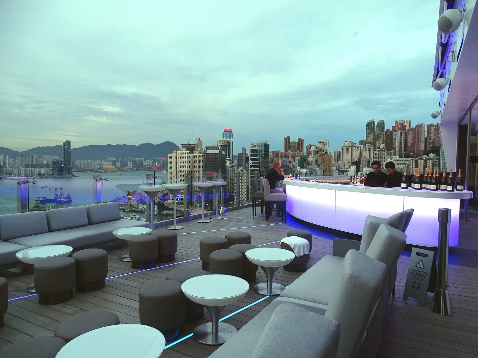 Skye Rooftop Bar and Restaurant (Hong Kong, CHINA) ★★★★☆ | A traveling ...