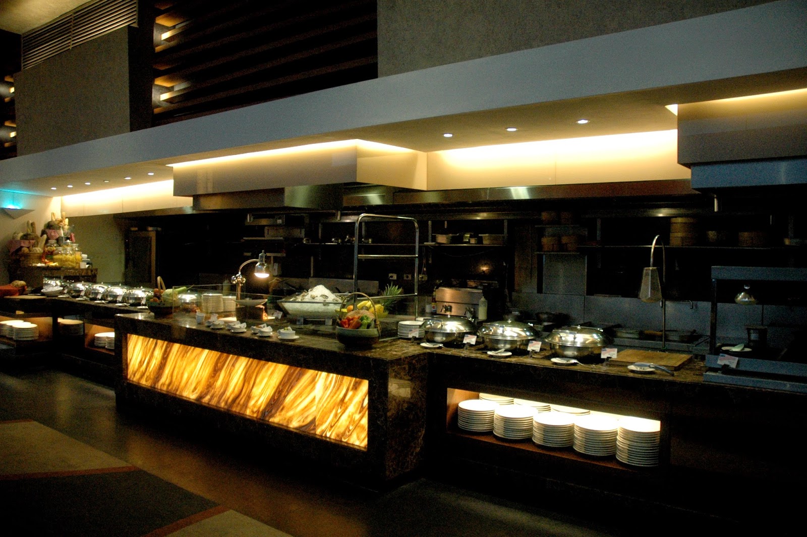 DUDE FOR FOOD: An All-American Dinner Buffet at F1 Hotel Manila