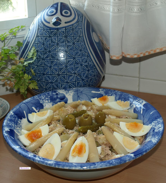 Cocinar es vivir y Bordar también: Ensaladilla de Chusa /Chusa's Summer ...