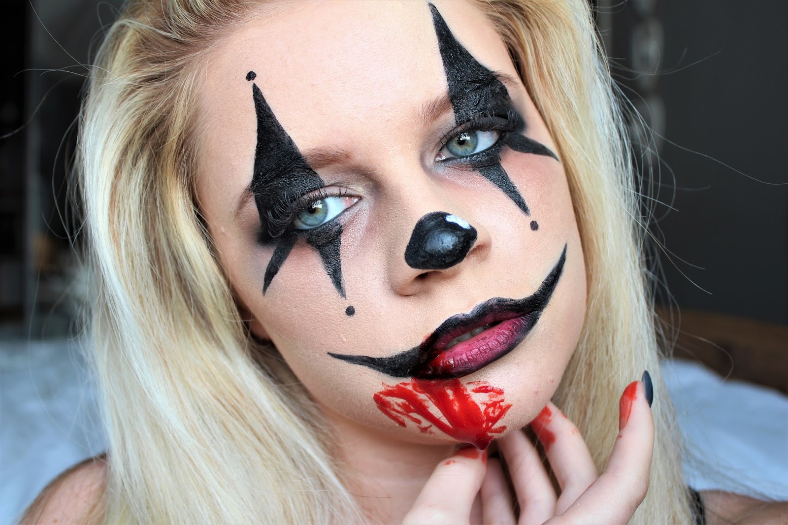 Megan Elizabeth: Creepy Killer Clown Halloween Makeup