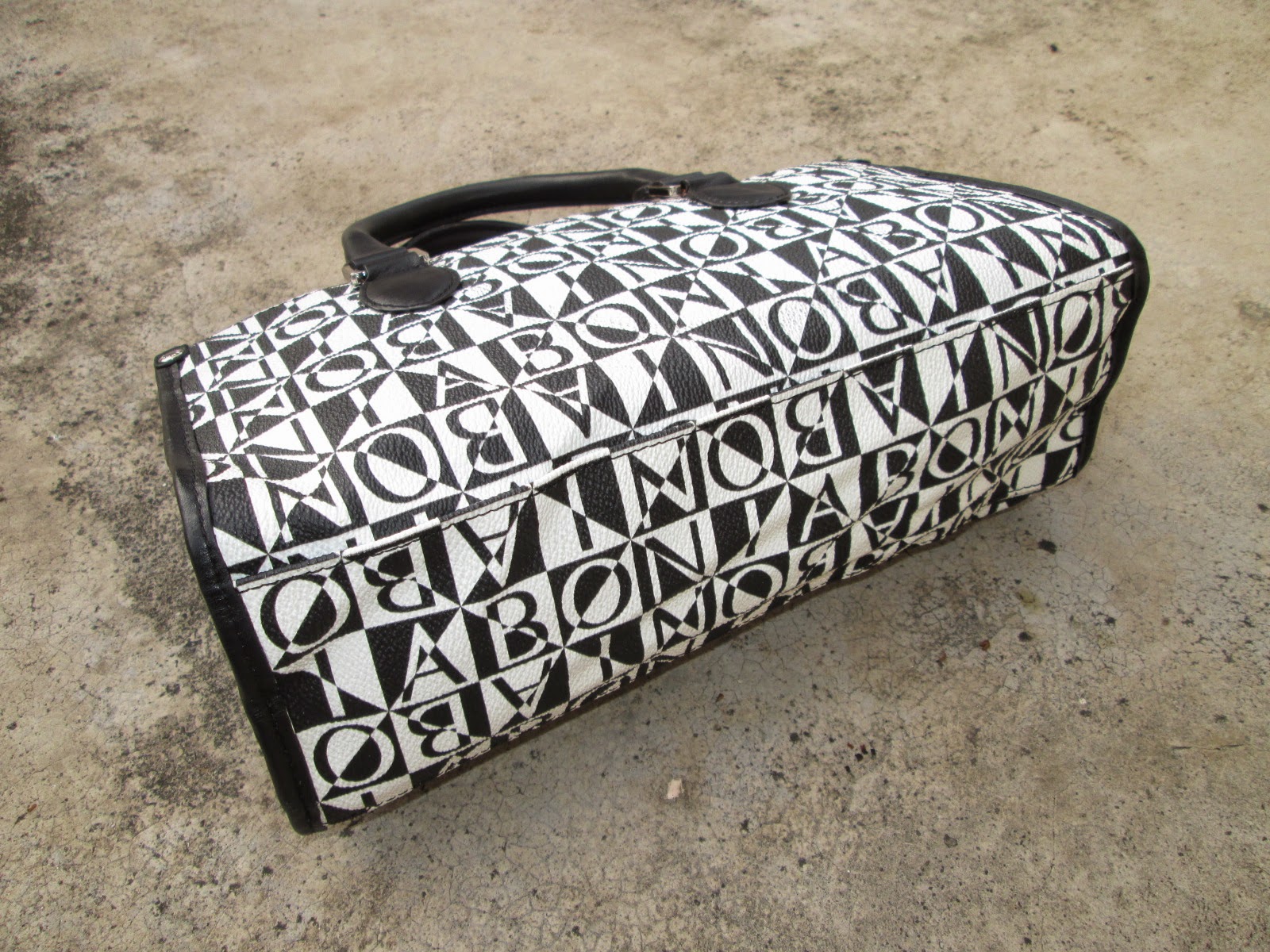 d0rayakEEbaG: Authentic BONIA Monogram Black & White Handbag(SOLD)
